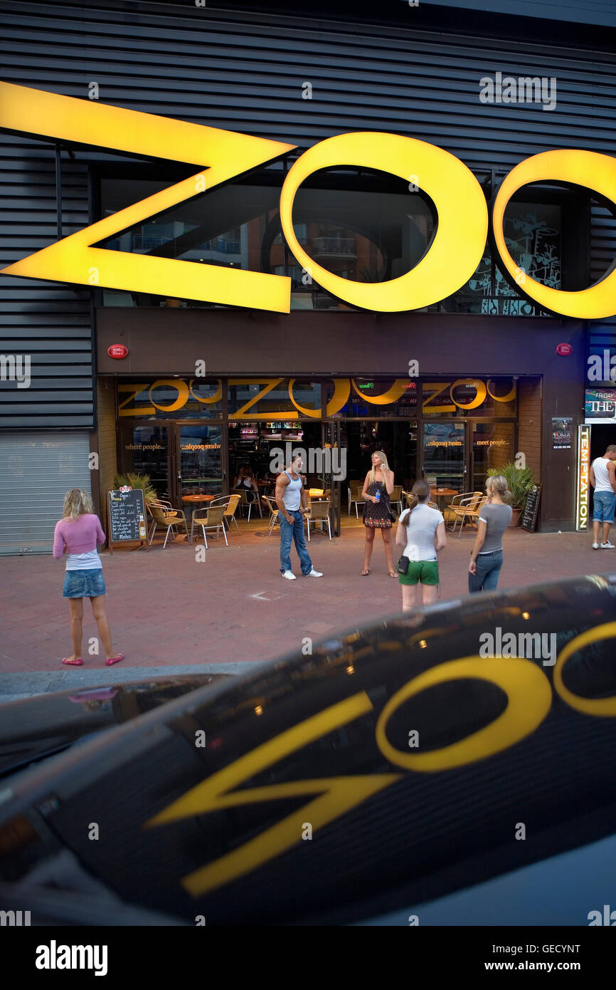 Zoo ave hi-res stock photography and images - Alamy