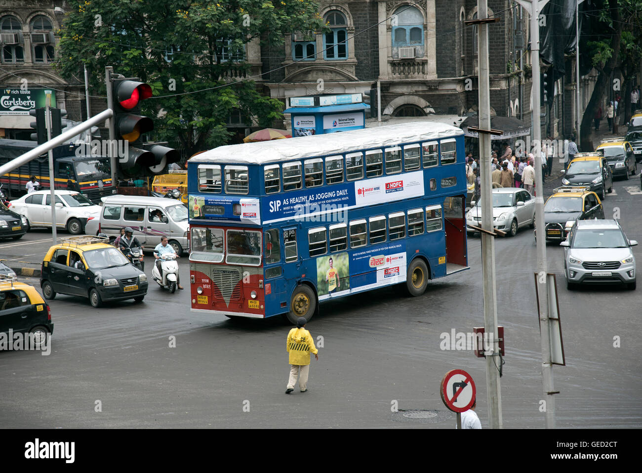 Outside bus station hi-res stock photography and images - Alamy