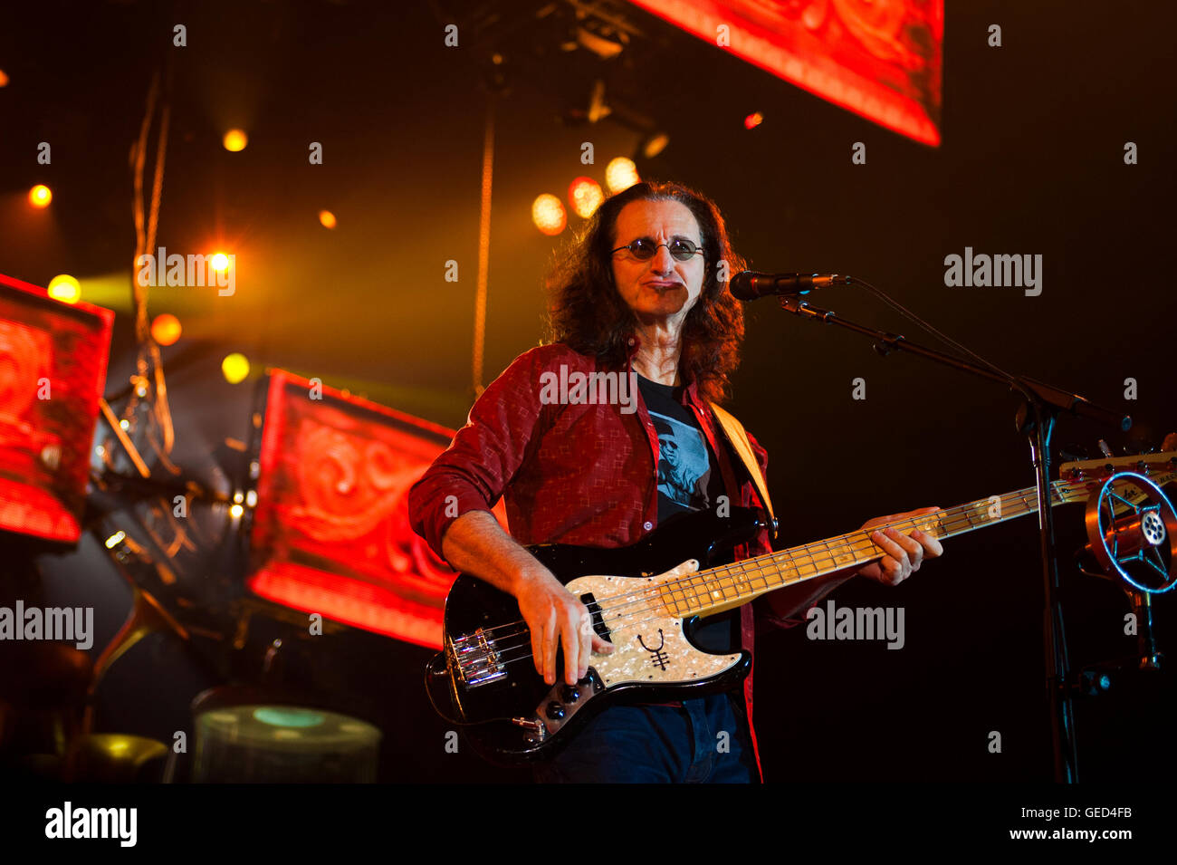Rush band hi-res stock photography and images - Alamy
