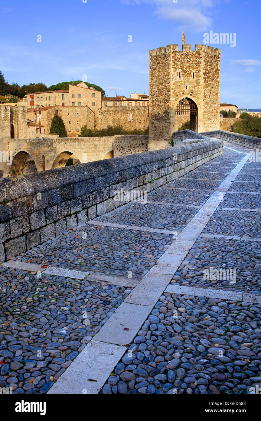 Medieval toll gate hi-res stock photography and images - Alamy