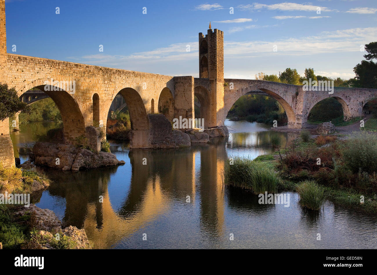 Medieval toll gate hi-res stock photography and images - Alamy