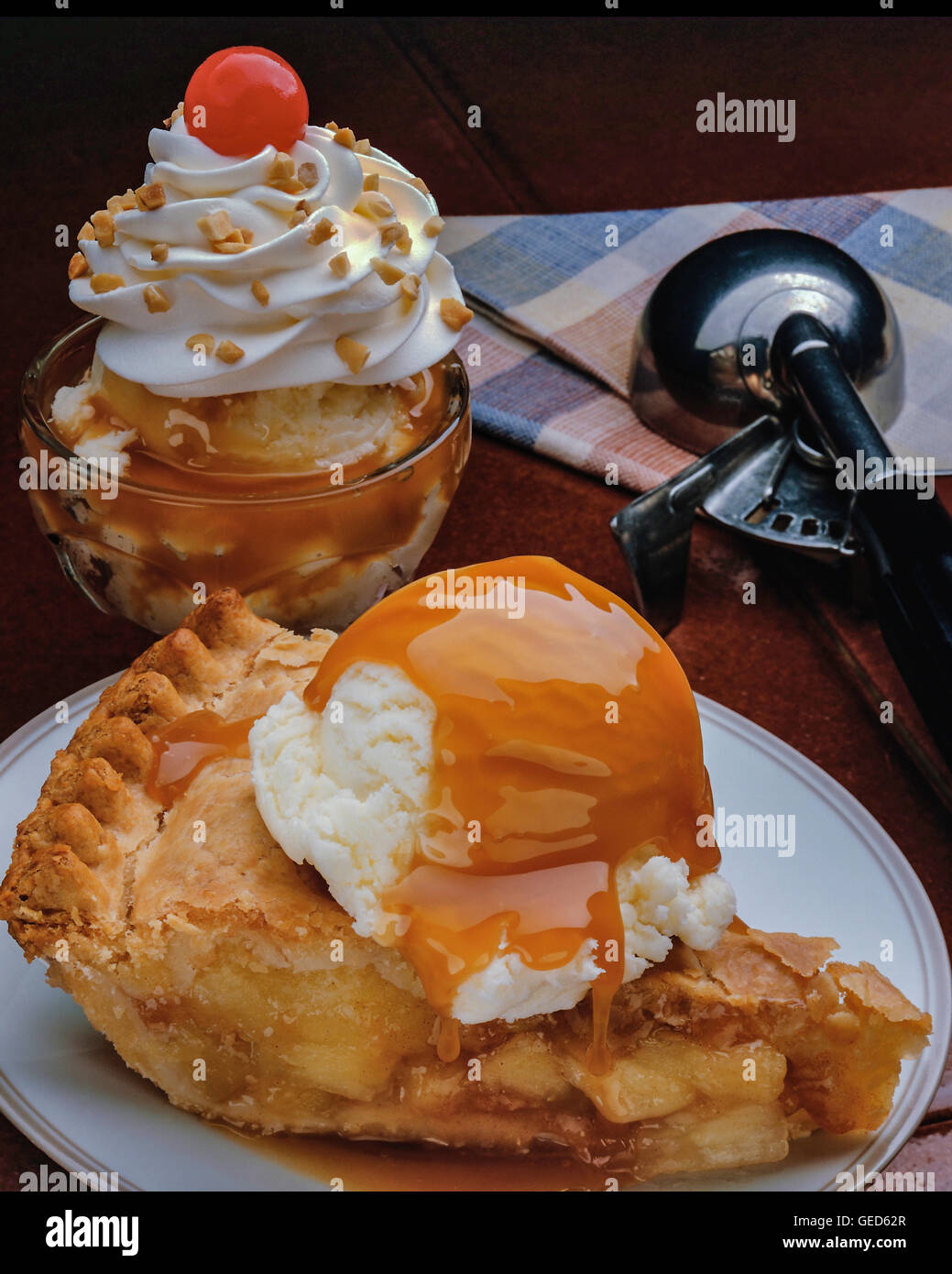 Pie ala mode ice cream sundae Stock Photo - Alamy