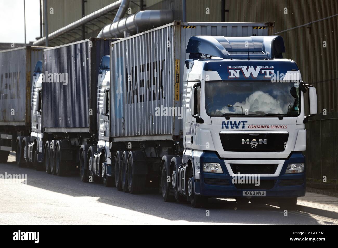 Shipping containers truck lorry hi-res stock photography and images - Alamy