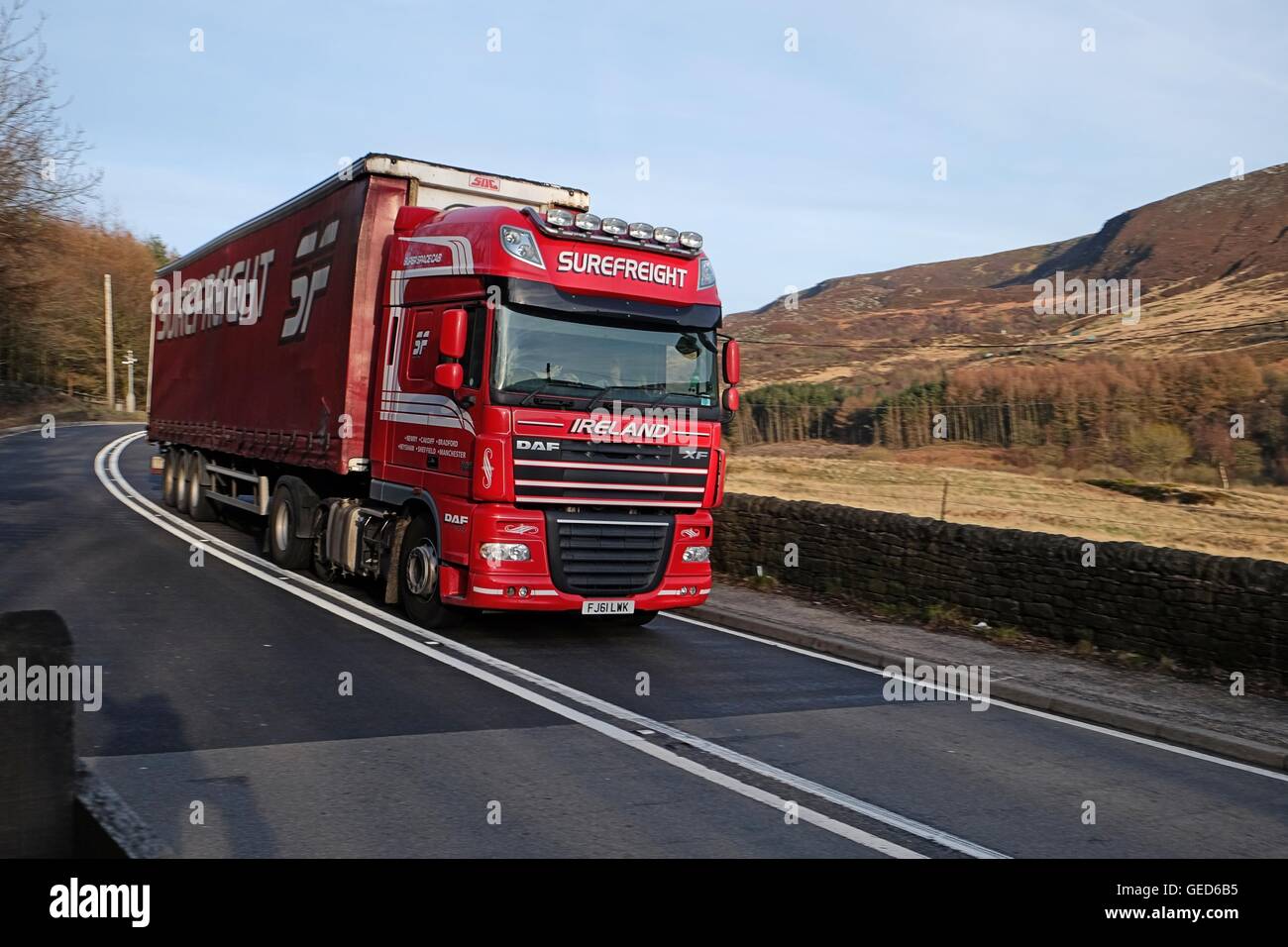 Daf curtainsider articulated truck heads hi-res stock photography and ...