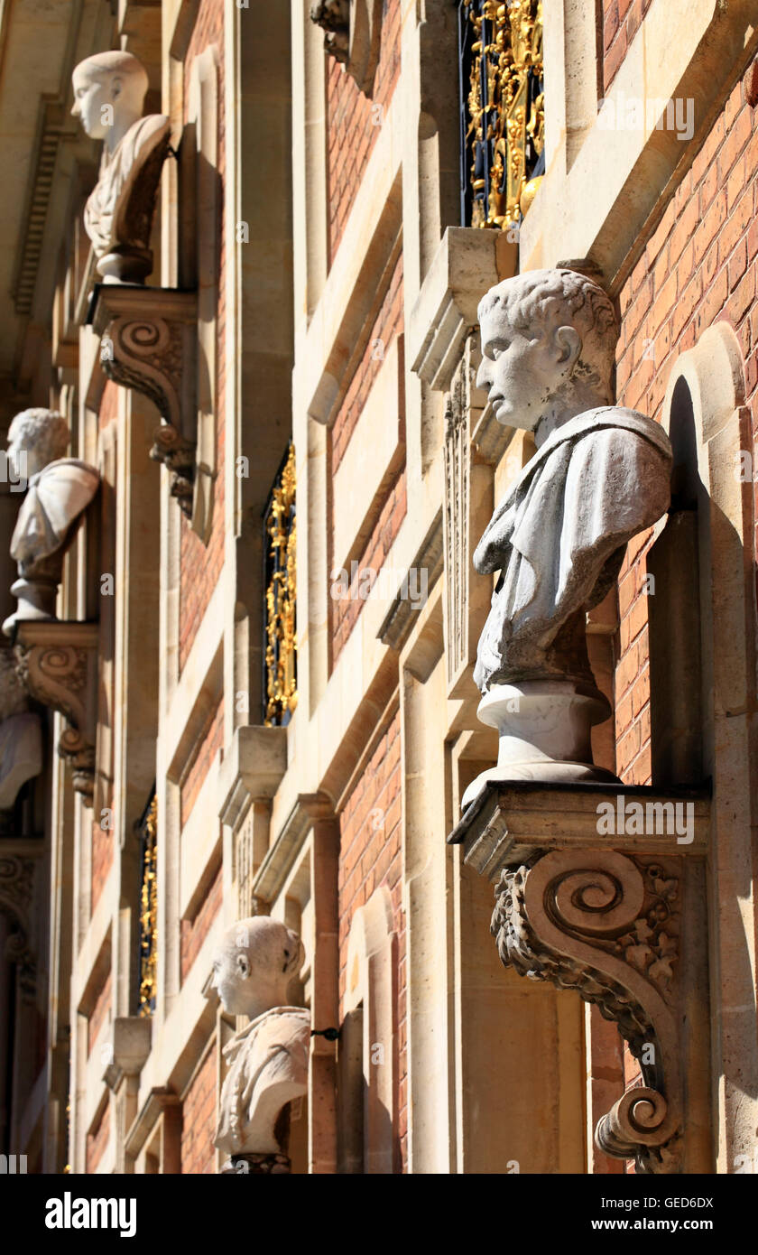 Busts add to the detail of the Marble Court, Palace Of Versailles ...
