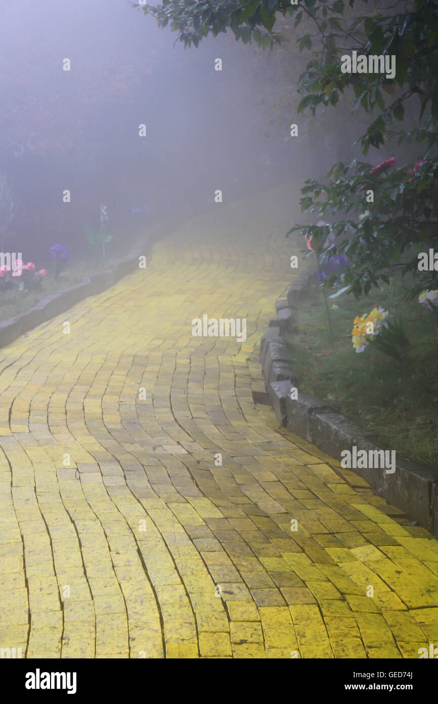 Yellow brick road Stock Photo - Alamy