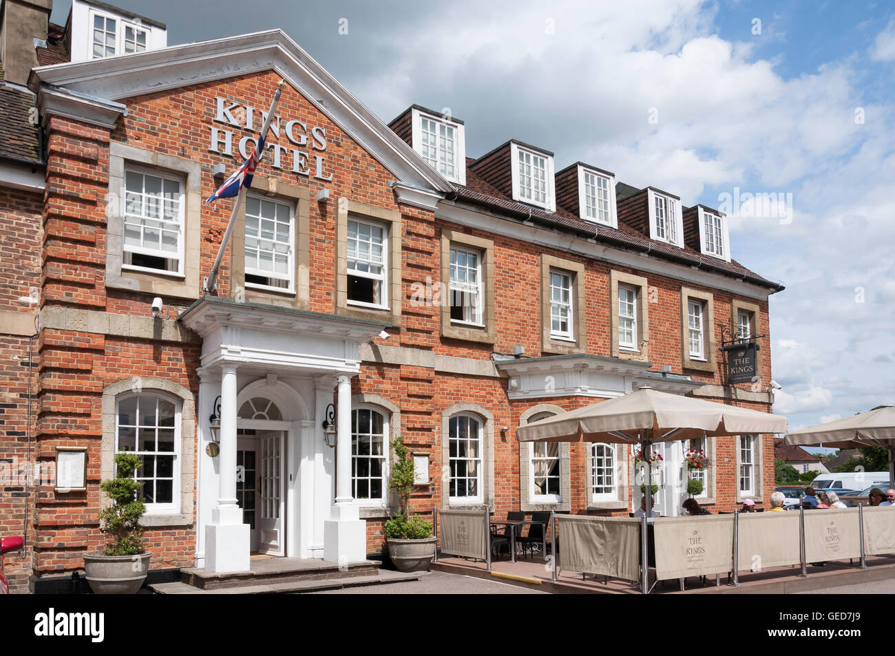 17th Century Kings Hotel, Wycombe Road, Stokenchurch, Buckinghamshire ...