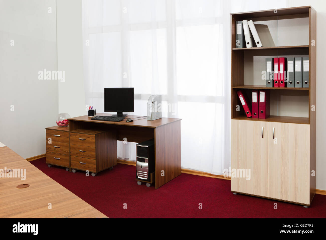 computer on a desk in a modern office Stock Photo - Alamy