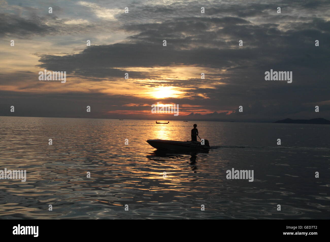 Ocean sunsets hi-res stock photography and images - Alamy