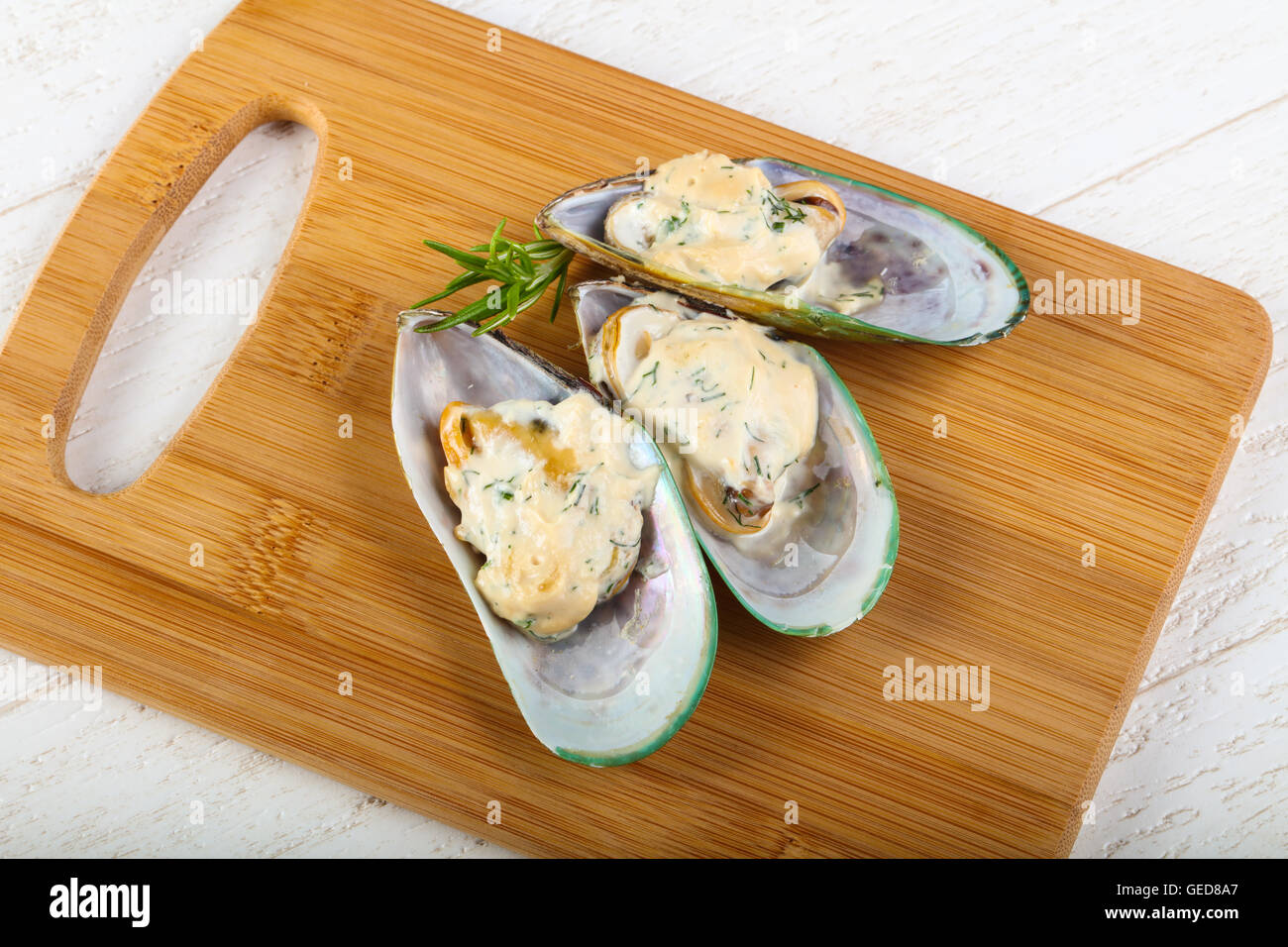 Steamed mussels baked cheese hi-res stock photography and images - Alamy