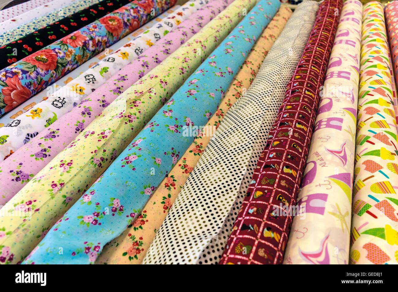 Sew cloth hi-res stock photography and images - Alamy