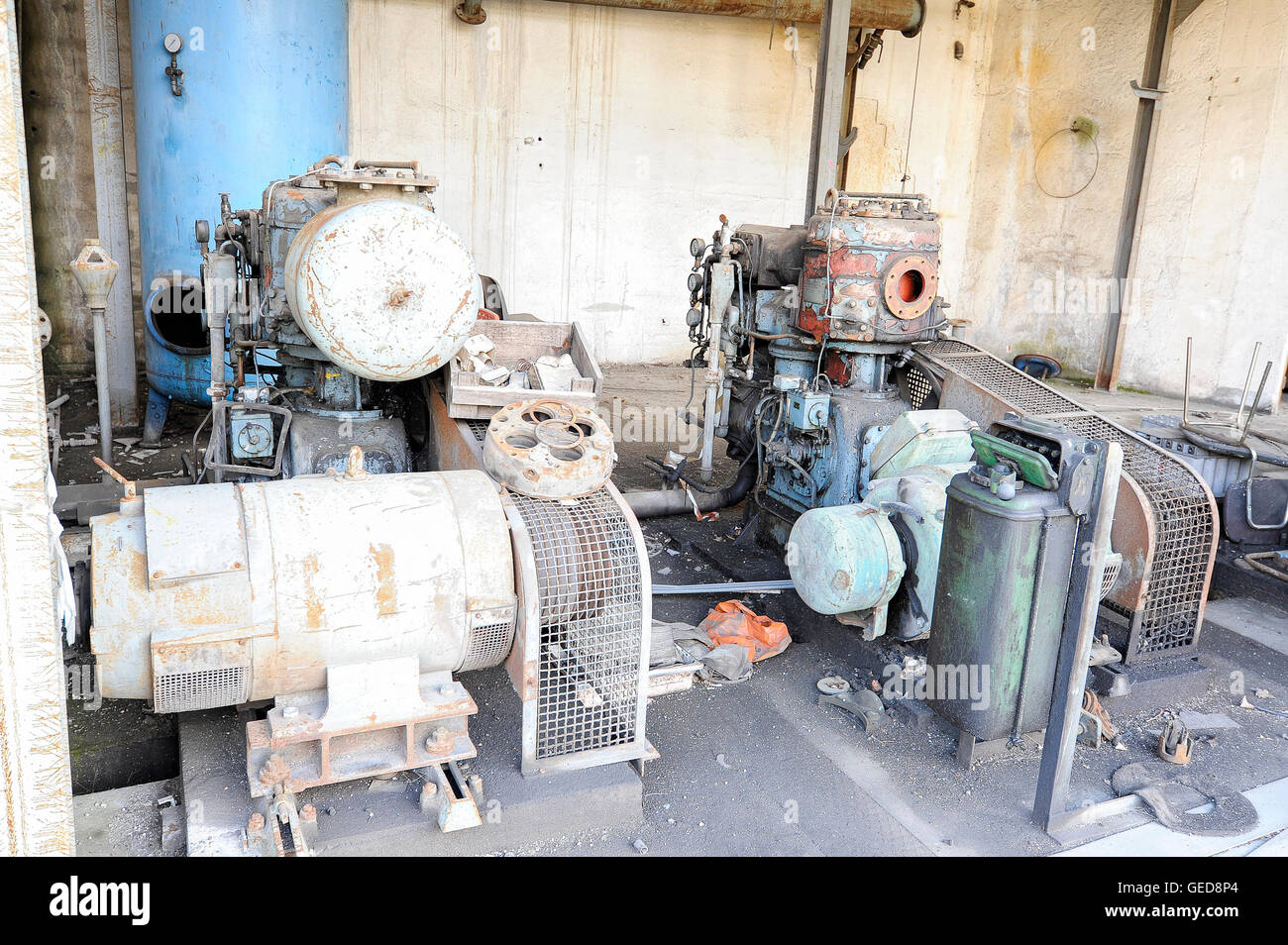 Old air compressor hi-res stock photography and images - Alamy