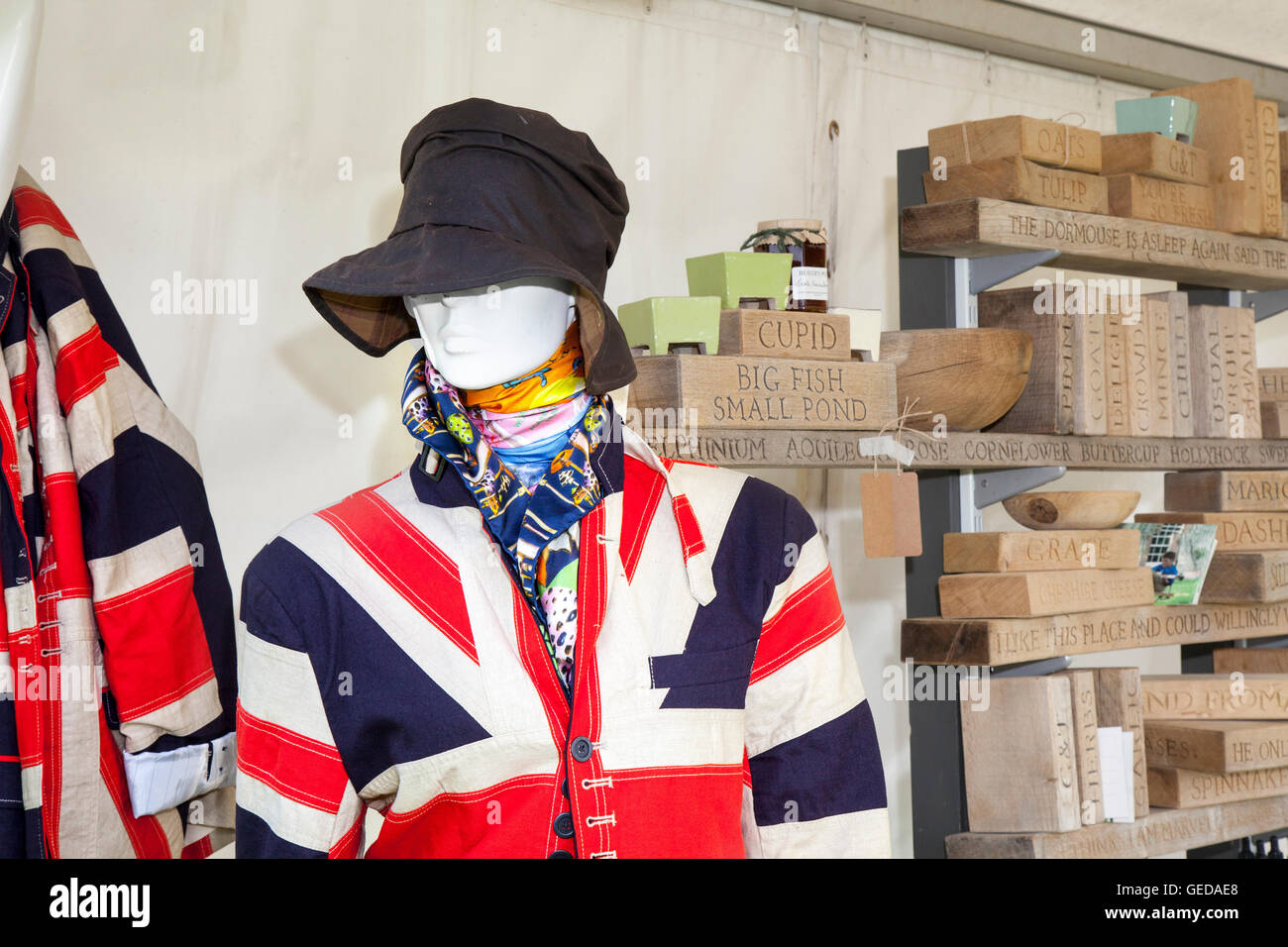 Man wearing a union jack dress hi-res stock photography and images - Alamy