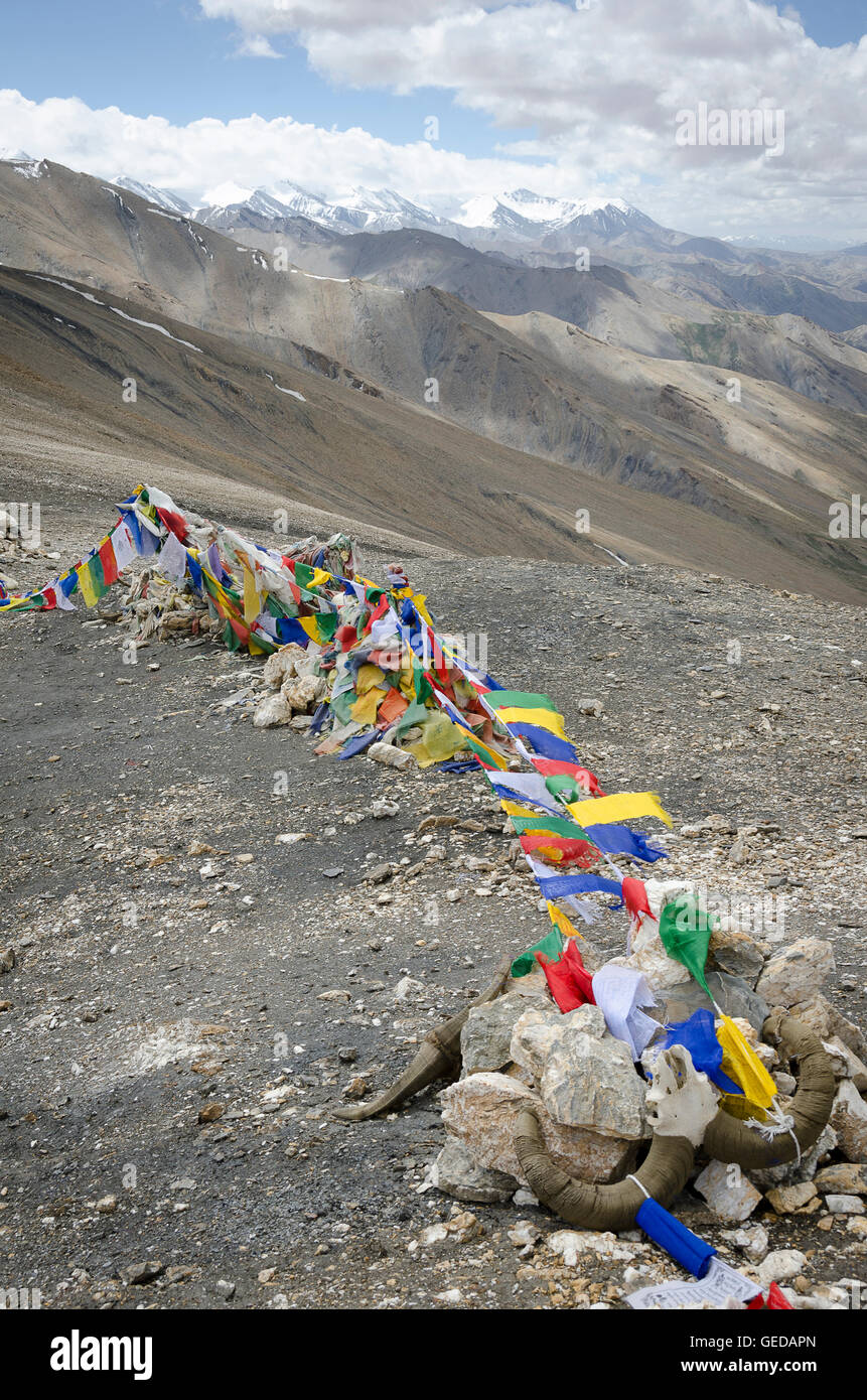 Mountains and prayer flags, Himalayas, Zalung La, Zanskar Range, Ladakh ...