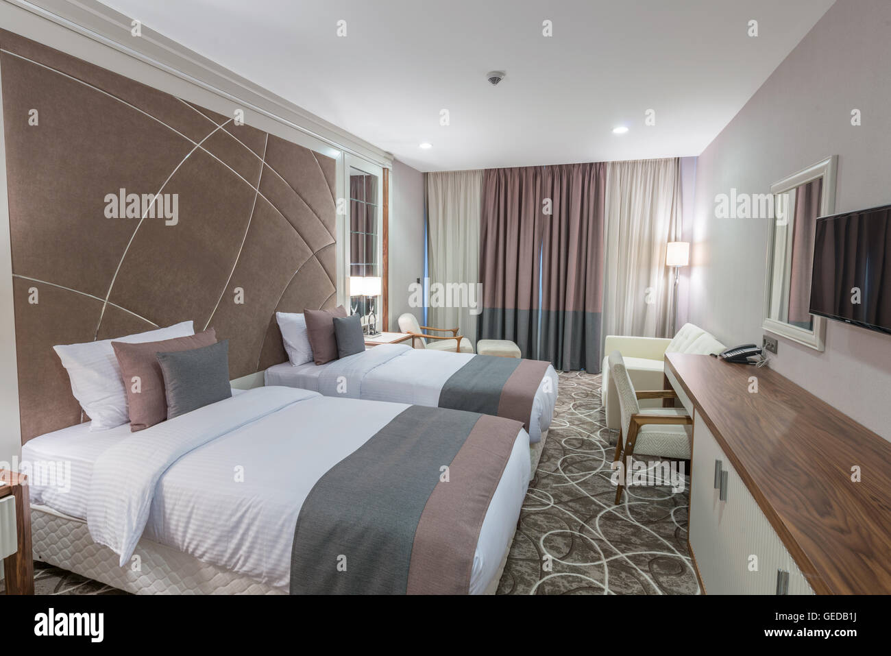 Modern hotel room with big bed Stock Photo - Alamy