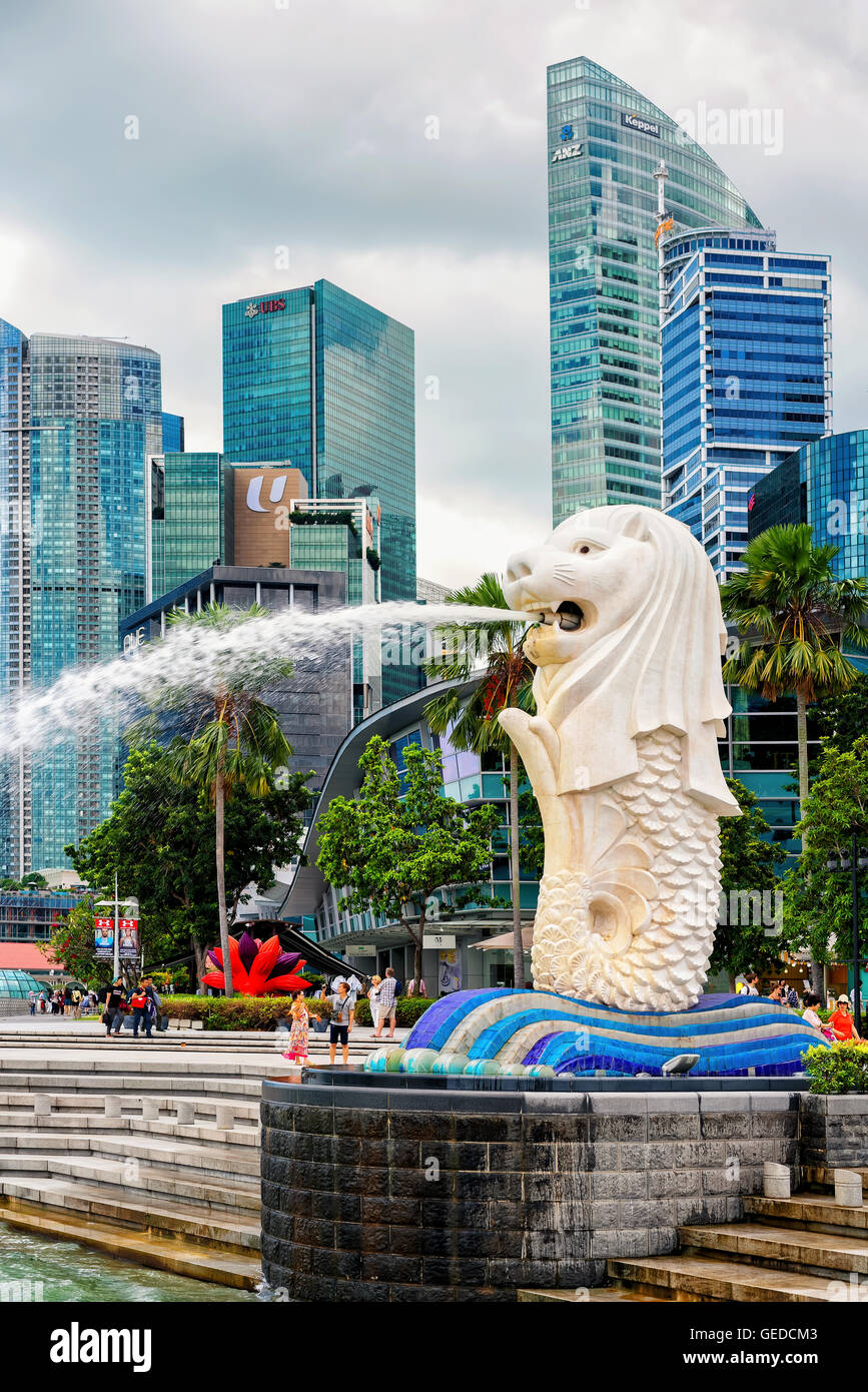 Singapore, Singapore - March 1, 2016: Merlion statue spraying the water ...