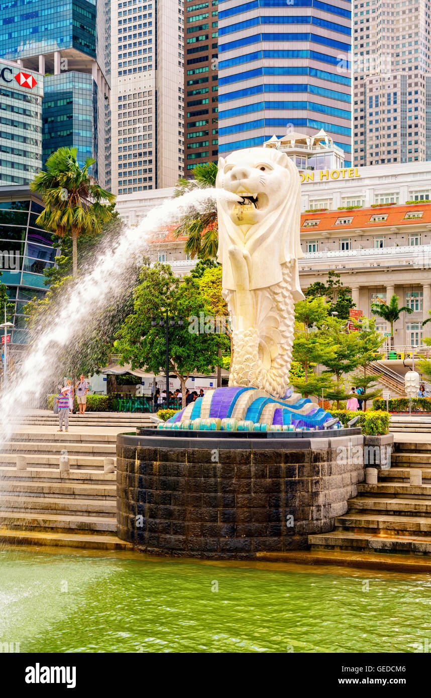 Singapore, Singapore - March 1, 2016: Merlion statue spraying the water ...