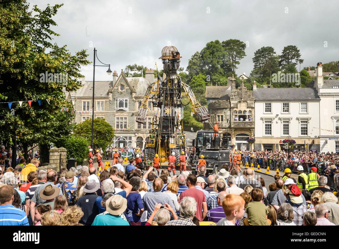 The UK's larged mechanical puppet ever built in Britain, Cornish Man ...