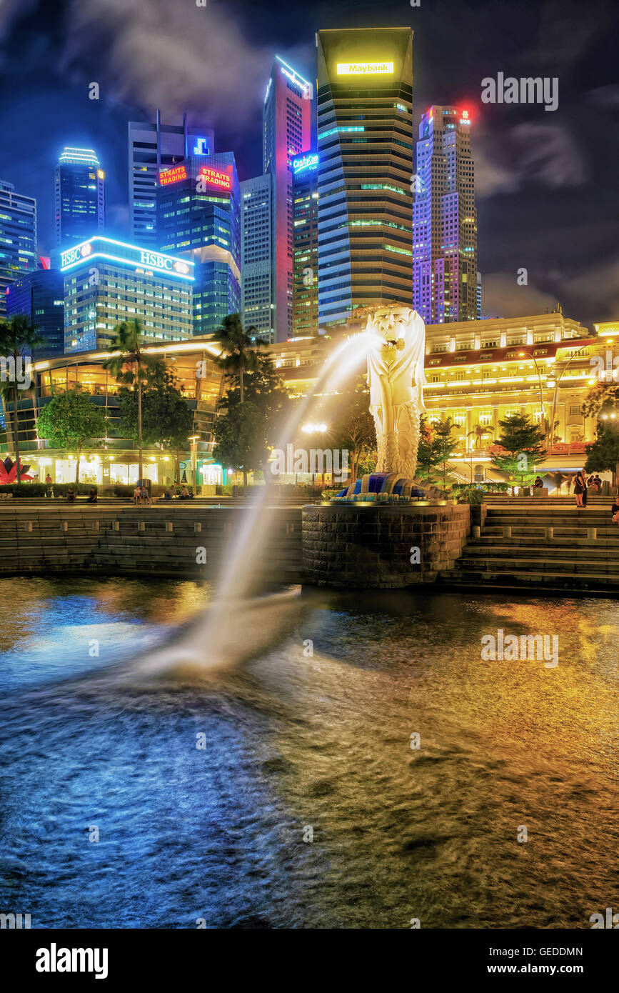 Merlion fountain mouth singapore river hi-res stock photography and ...