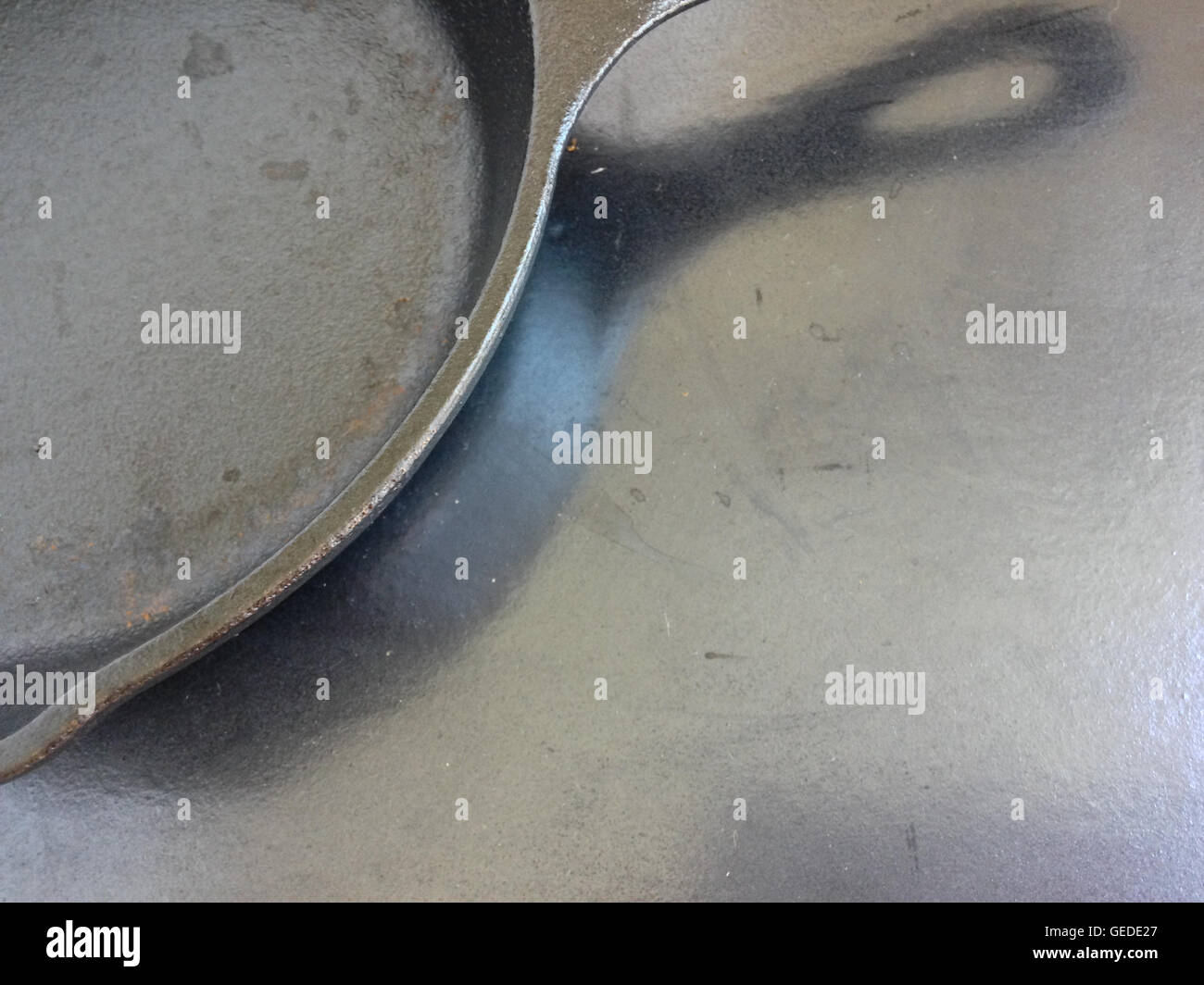 Iron pan texture hi-res stock photography and images - Alamy