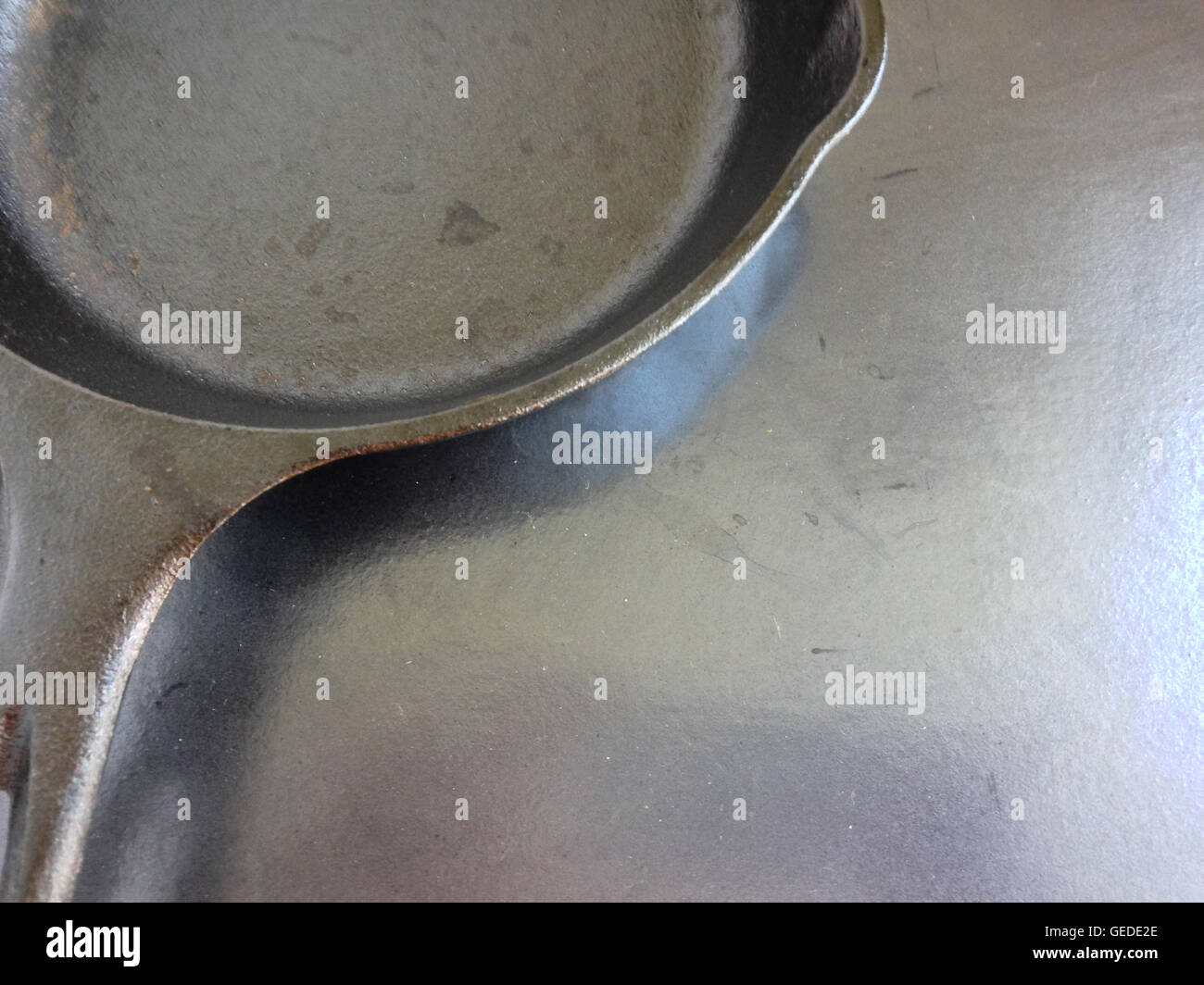 Iron pan texture hi-res stock photography and images - Alamy