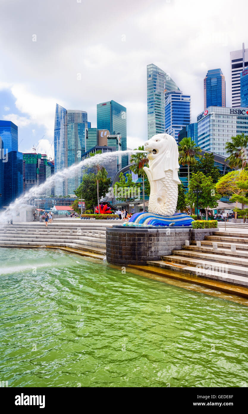 Singapore, Singapore - March 1, 2016: Merlion statue spraying the water ...