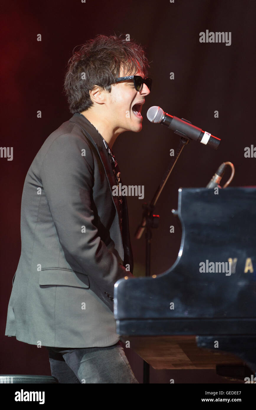 Jamie Cullum performing at Cornbury Festival, Great Tew Estate ...