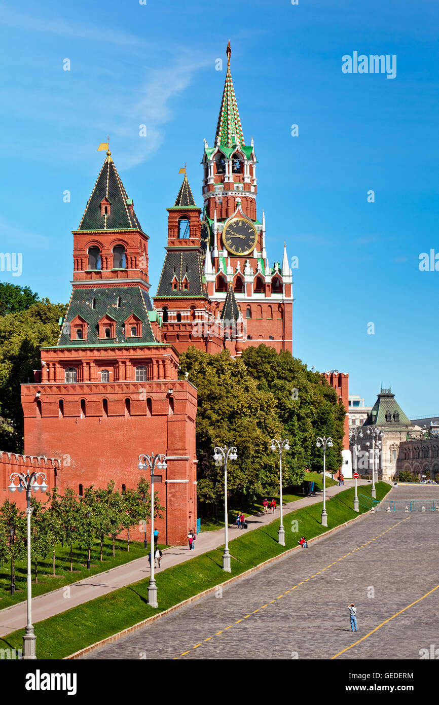 Red square clock tower hi-res stock photography and images - Alamy
