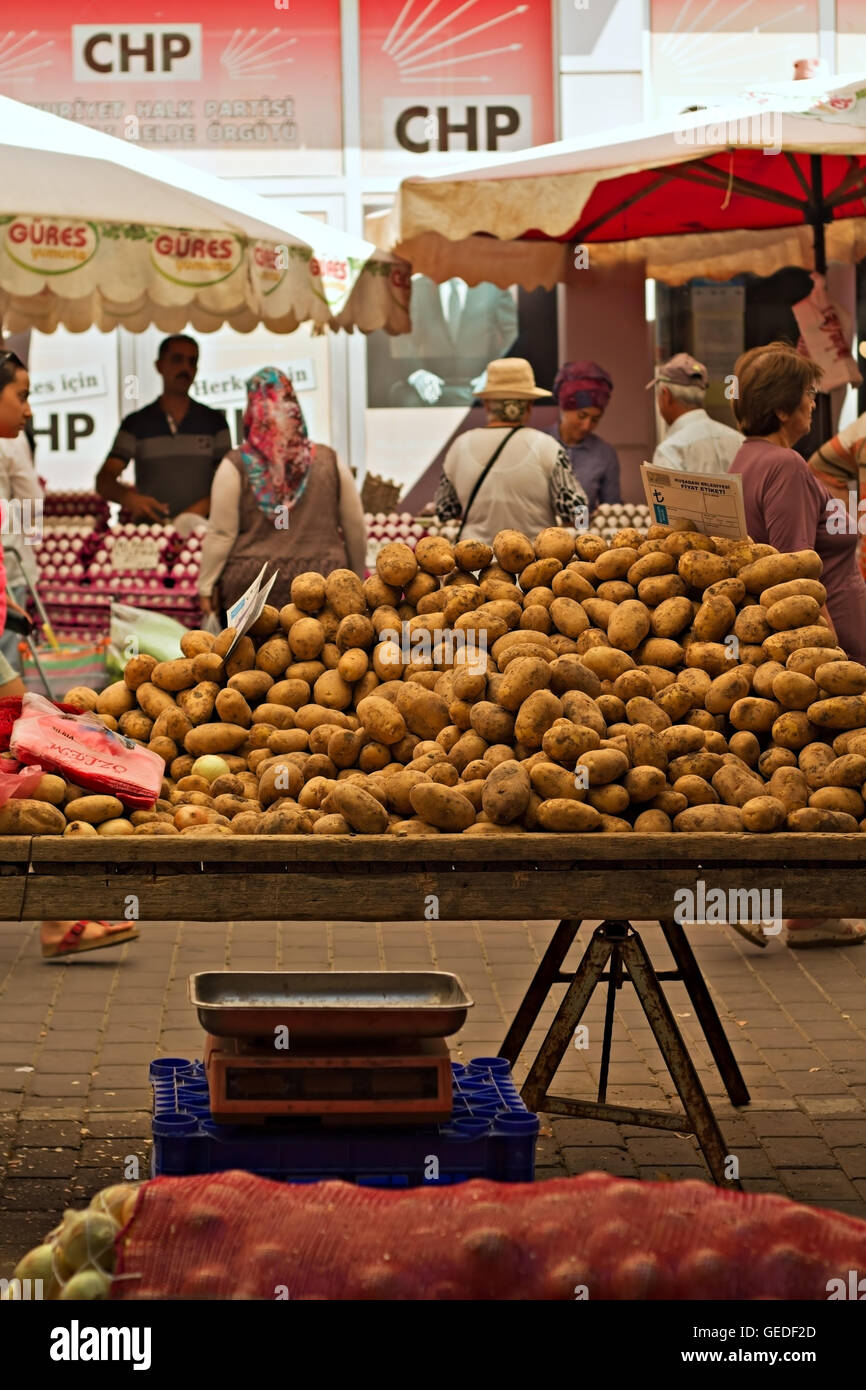 Potato stall hi-res stock photography and images - Alamy
