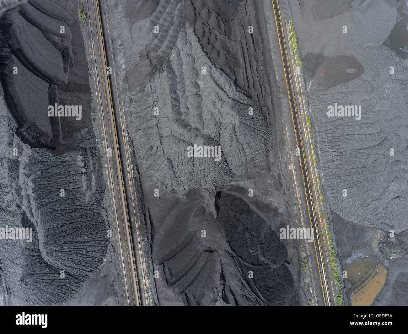Mining excavator on bottom hi-res stock photography and images - Alamy