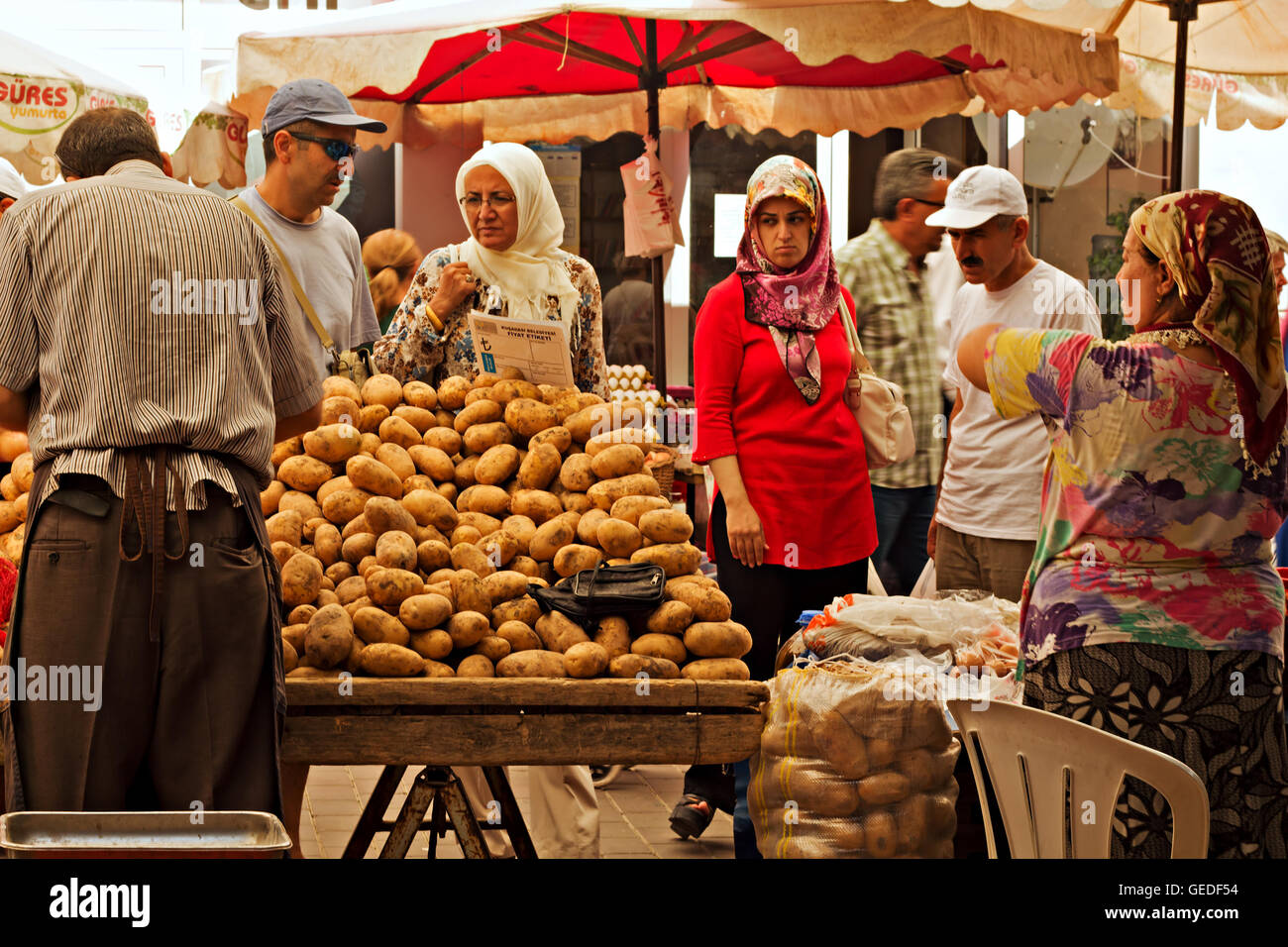 Potato stall hi-res stock photography and images - Alamy