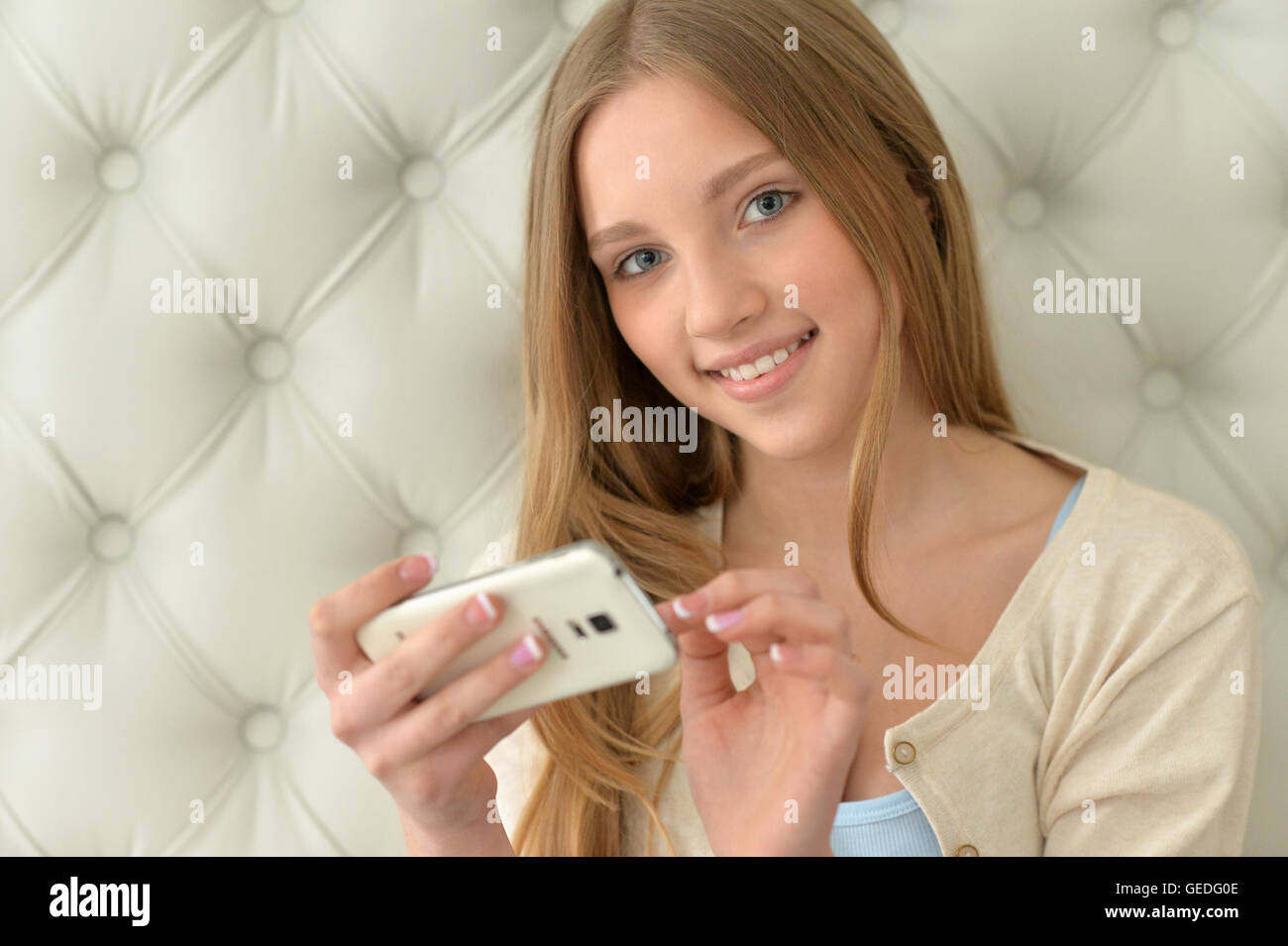 teenager girl using modern smartphone Stock Photo - Alamy