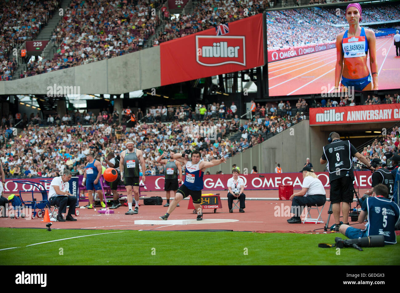 LONDON, ENGLAND - JULY 23: Scott Lincoln competing in the men's shot ...