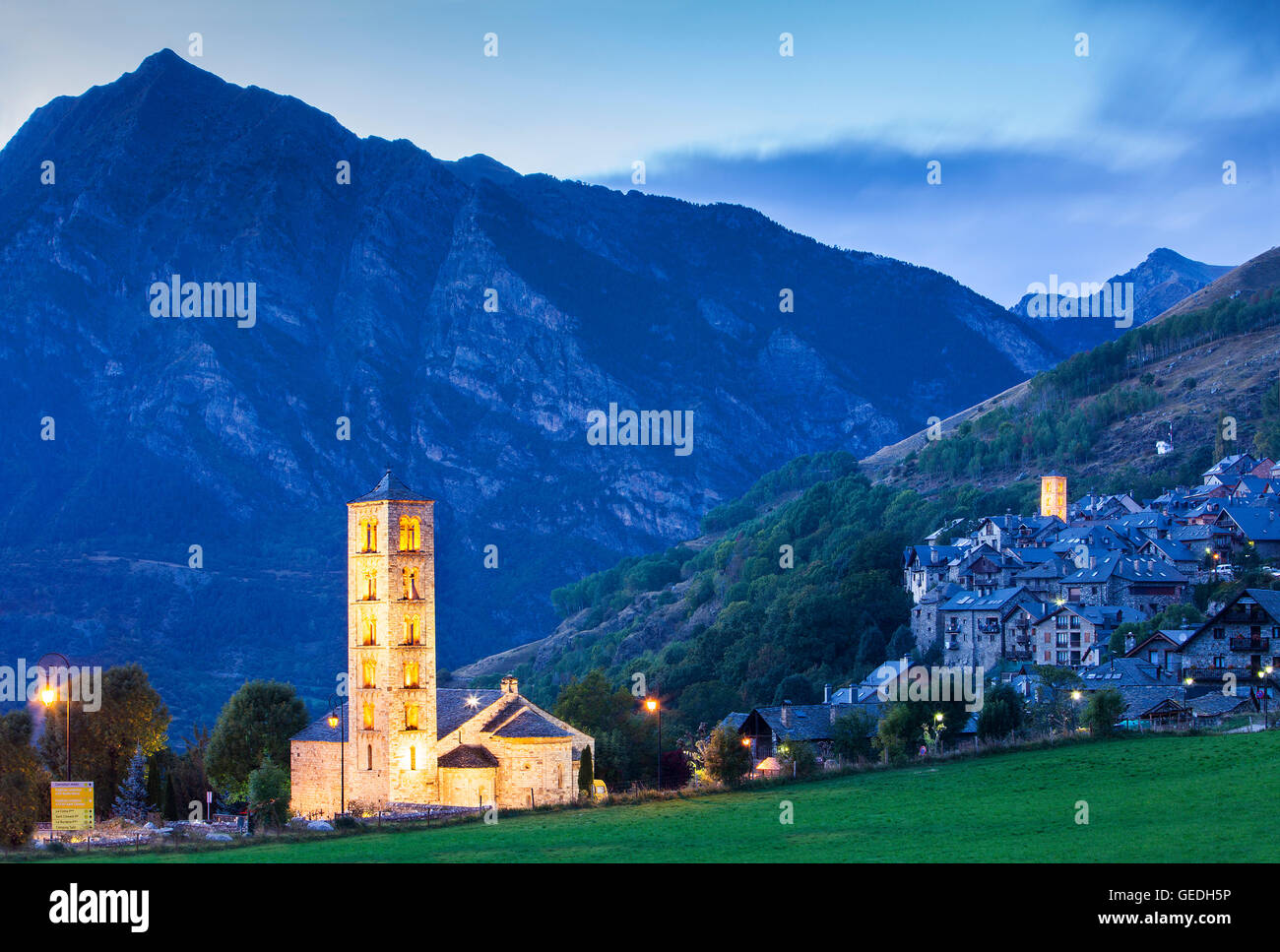 Iglesia de san clemente de tahull hi-res stock photography and images ...