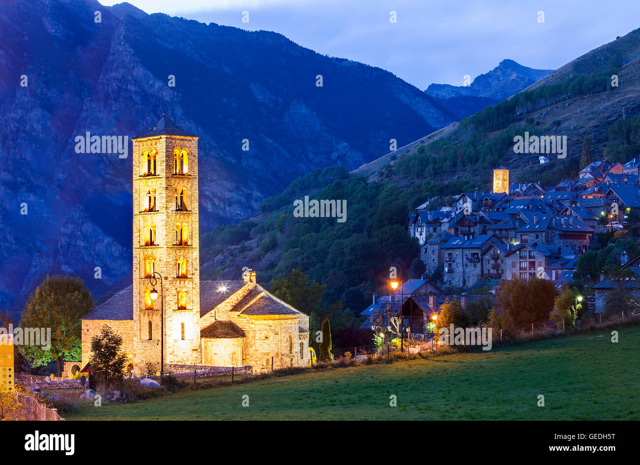 Iglesia de san clemente de tahull hi-res stock photography and images ...