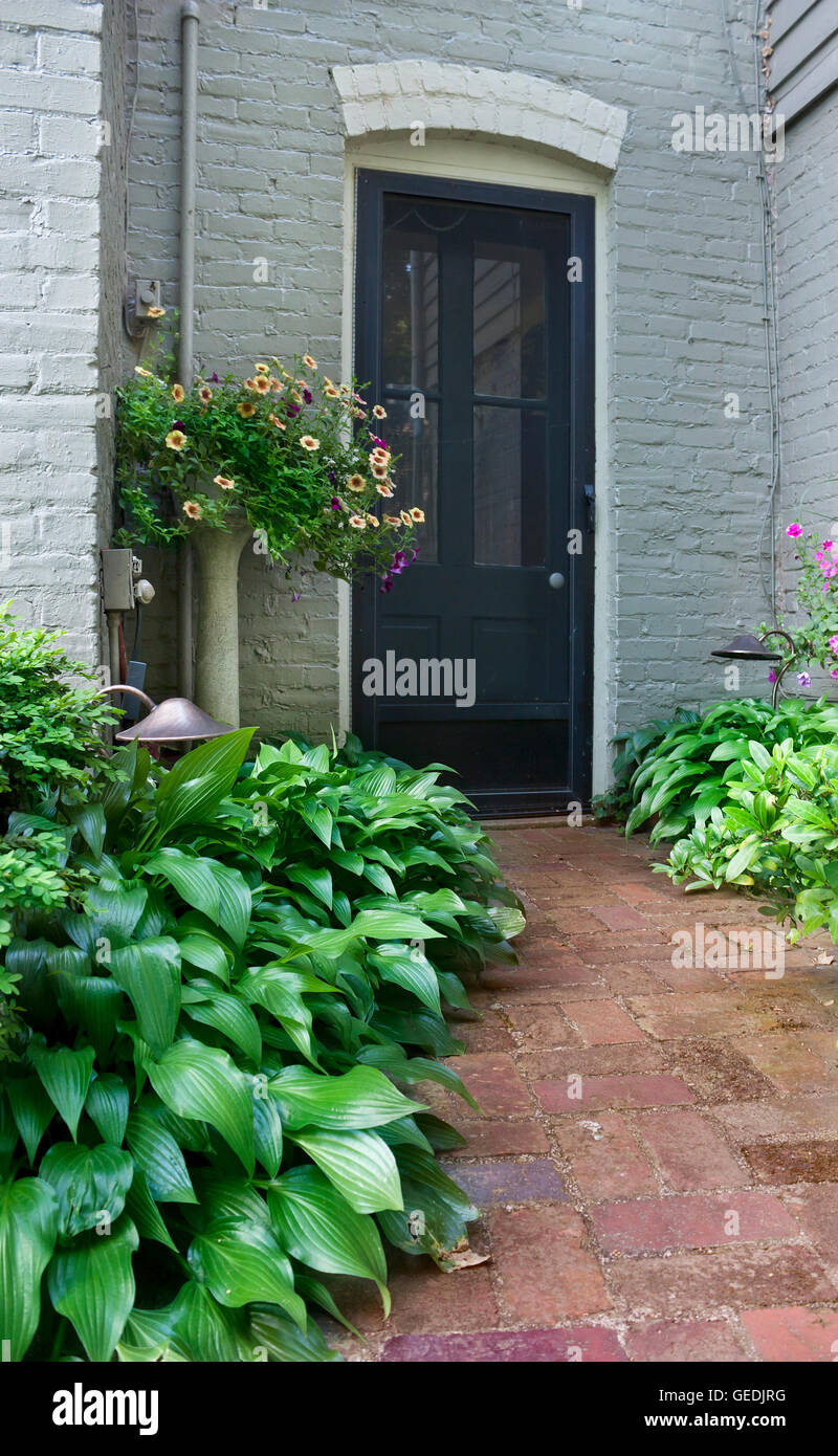 Garden path leading to door Stock Photo - Alamy