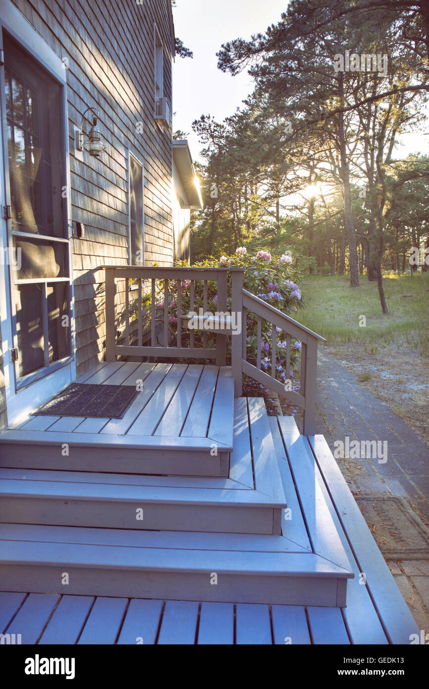 House front cape cod hi-res stock photography and images - Alamy