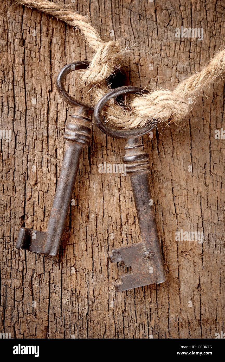 bunch of vintage keys with rope on old wooden plank Stock Photo - Alamy