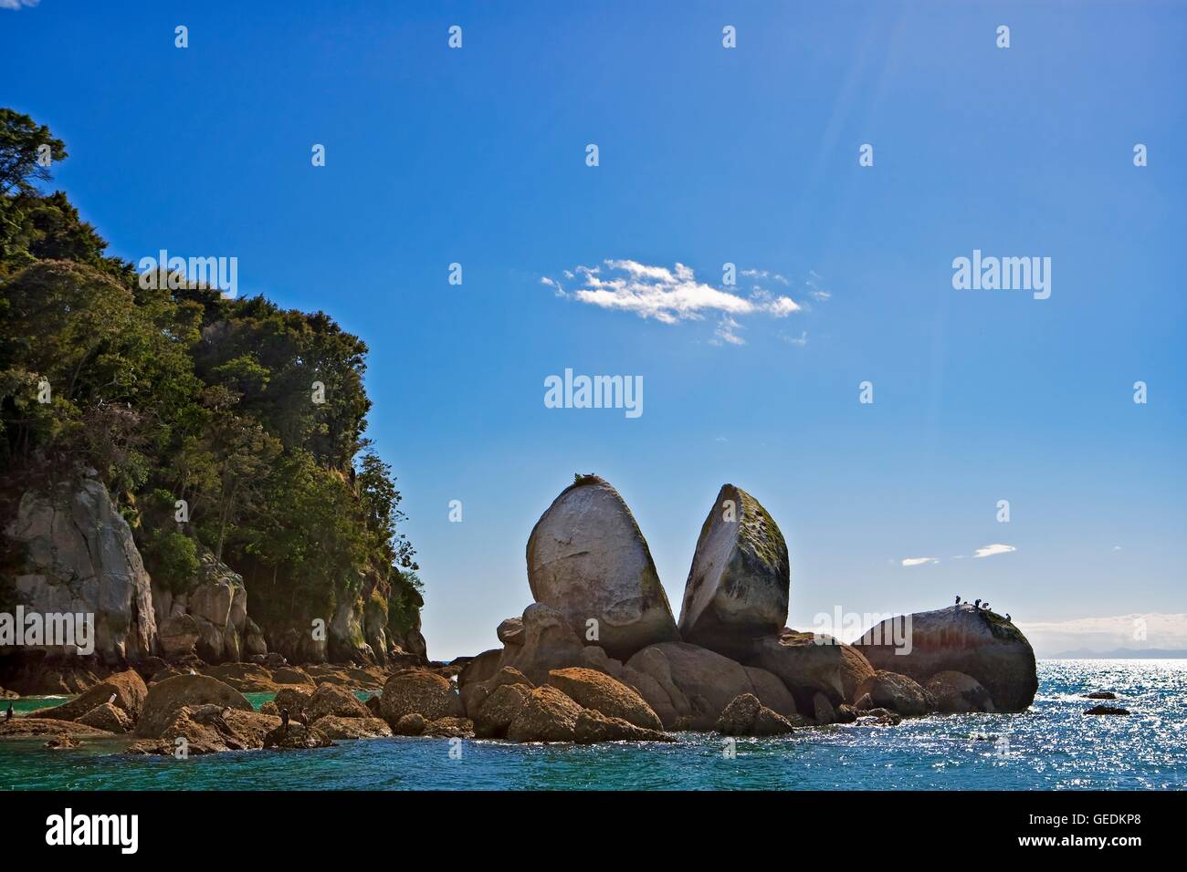 geography / travel, New Zealand, South Island, Split Apple Rock, a rock ...