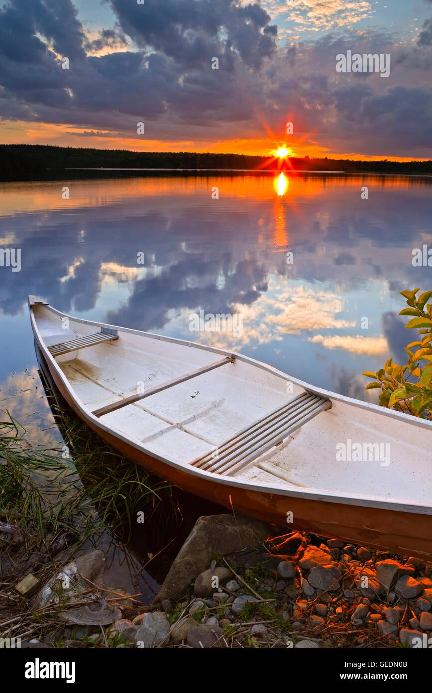 Sherbrooke Lake High Resolution Stock Photography and Images - Alamy