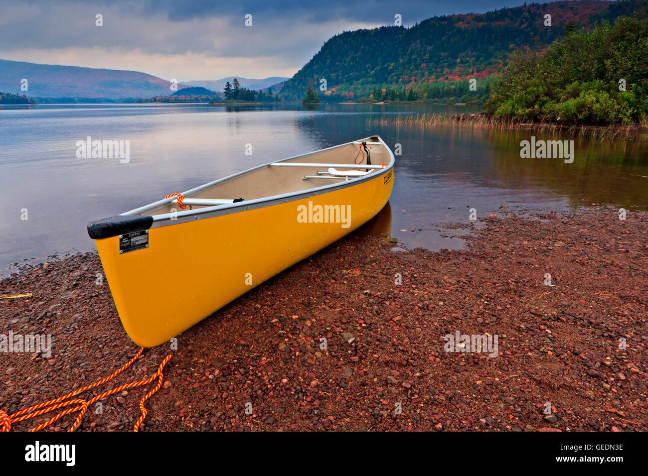 geography / travel, Canada, Quebec, Canoe on the shore of Lac Monroe ...