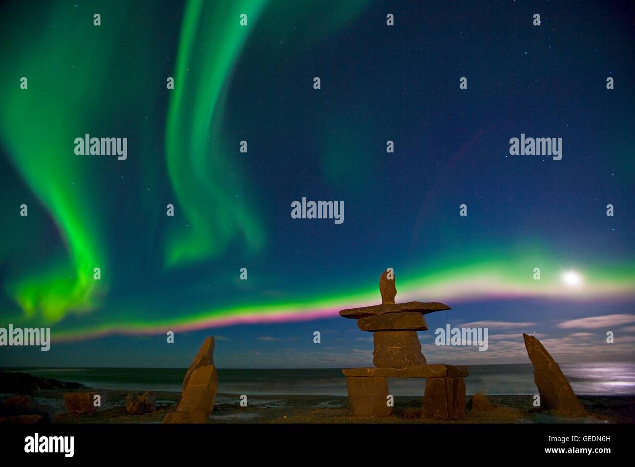 Northern lights canada inukshuk hi-res stock photography and images - Alamy