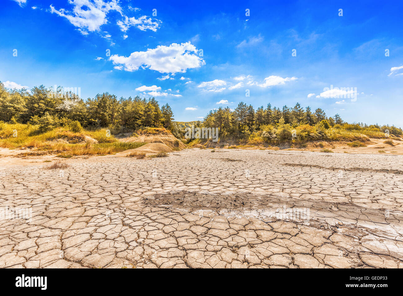 Cracked mud tiles in dry lake bed Stock Photo - Alamy