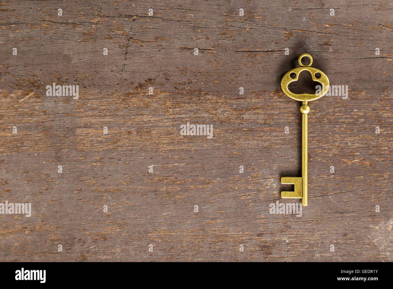 Old fashioned key hi-res stock photography and images - Alamy
