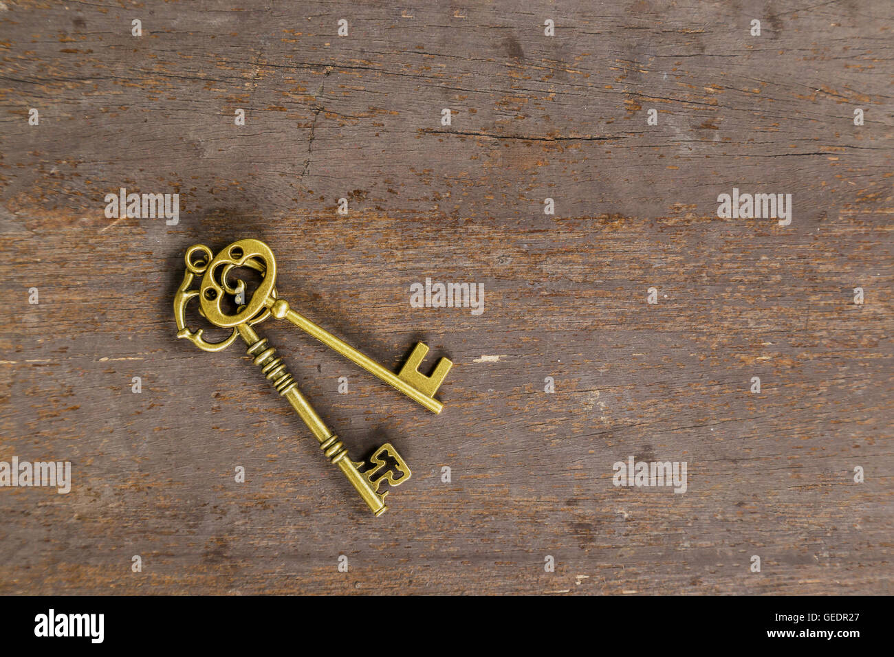 Old fashioned key hi-res stock photography and images - Alamy