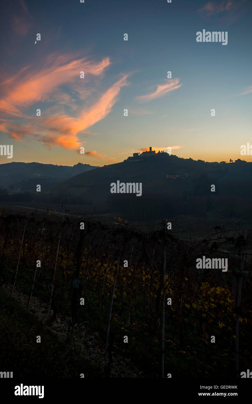 Vineyard hill sunset hi-res stock photography and images - Alamy