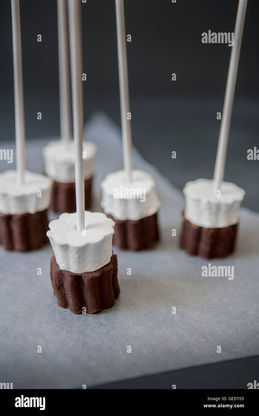 Preparing chocolate sweets hi-res stock photography and images - Alamy