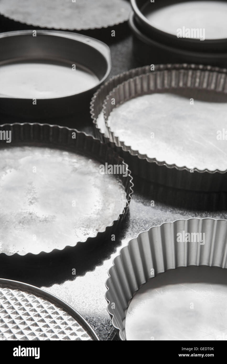 Empty pans hi-res stock photography and images - Alamy