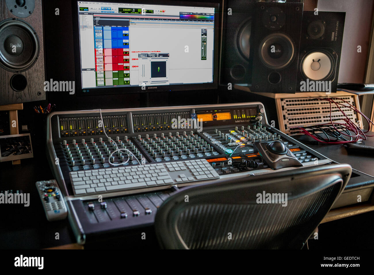 Recording studio hi-res stock photography and images - Alamy Recording studio hi-res stock photography and images - Alamy