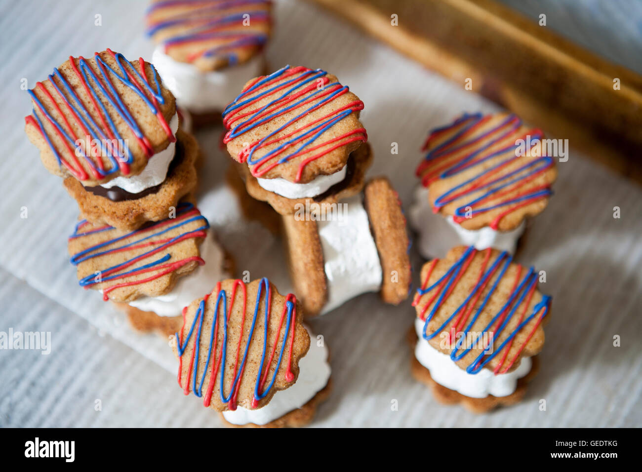 Close up drizzled icing hi-res stock photography and images - Alamy